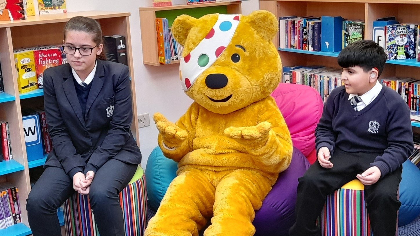 Royal School for the Deaf Derby gets message from Joe Wicks - Penguin PR